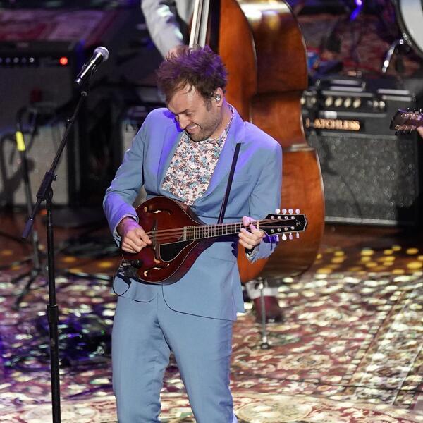 Chris Thile Tickets & 2025 Concert Tour Dates | SeatGeek.ca