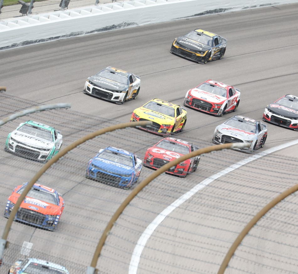 Charlotte Motor Speedway Seating Chart & Seat Views | SeatGeek.ca