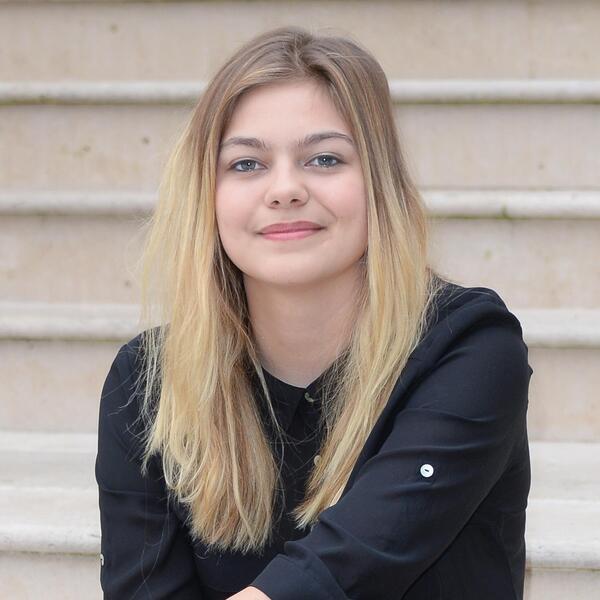 Louane Tickets & 2025-2026 Concert Tour Dates | SeatGeek